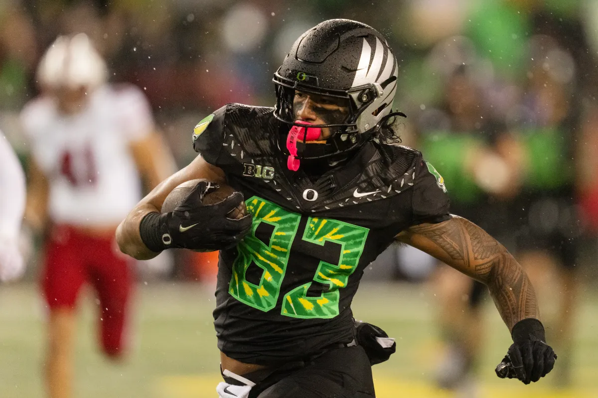 How to Watch Oregon vs Iowa: Live Stream NCAA College Football, TV ...