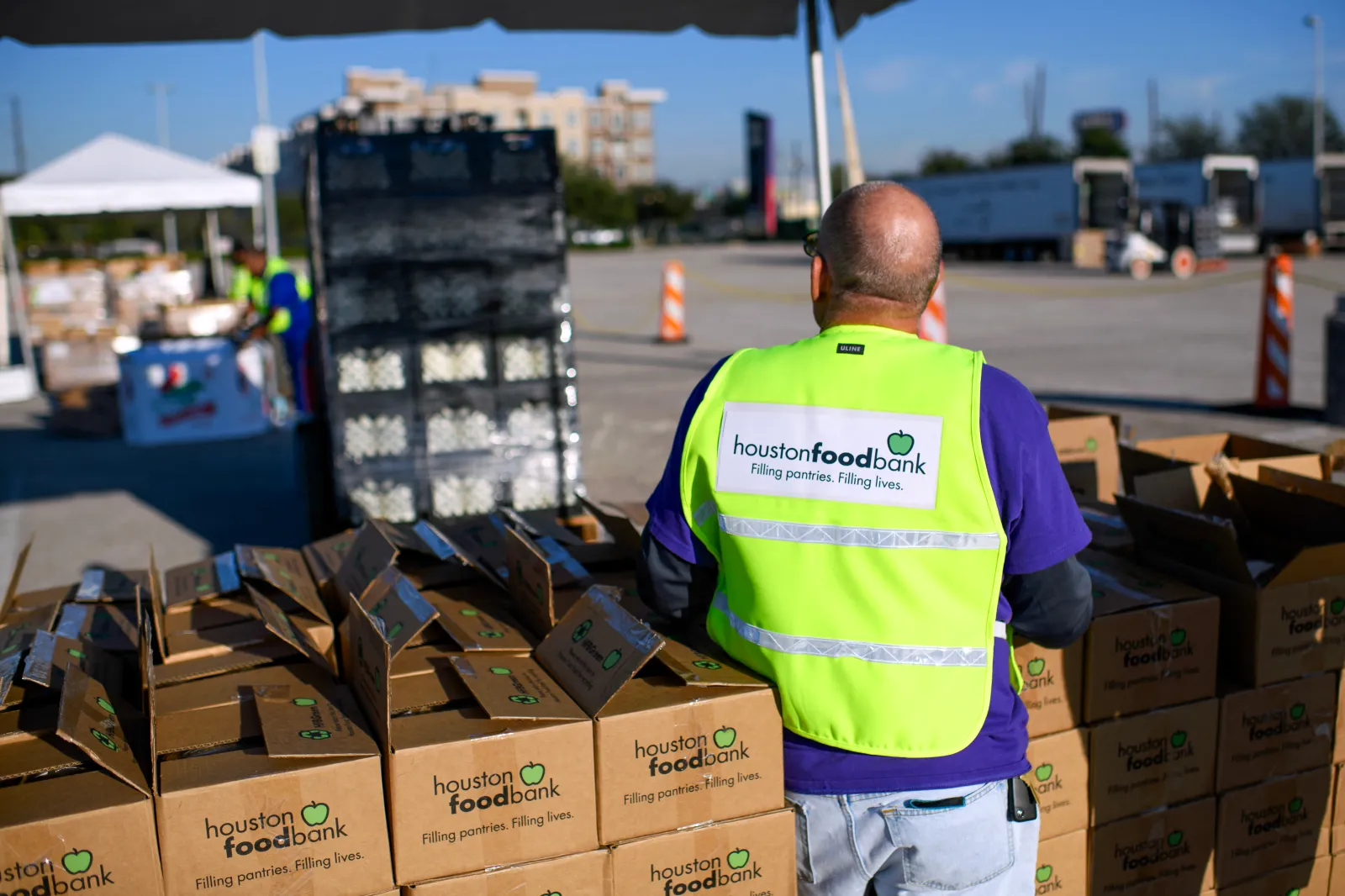 Video of Large Line Outside Food Bank Goes Viral Amid SNAP Benefit ...