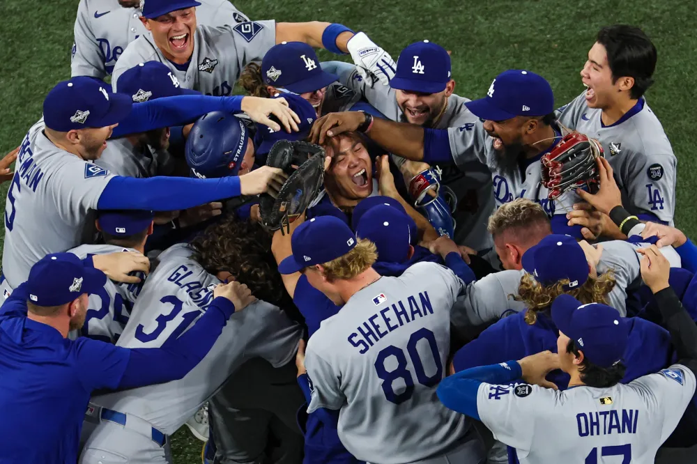 Blue Jays Star Calls it 'Freaky' That Yoshinobu Yamamoto Pitched in ...