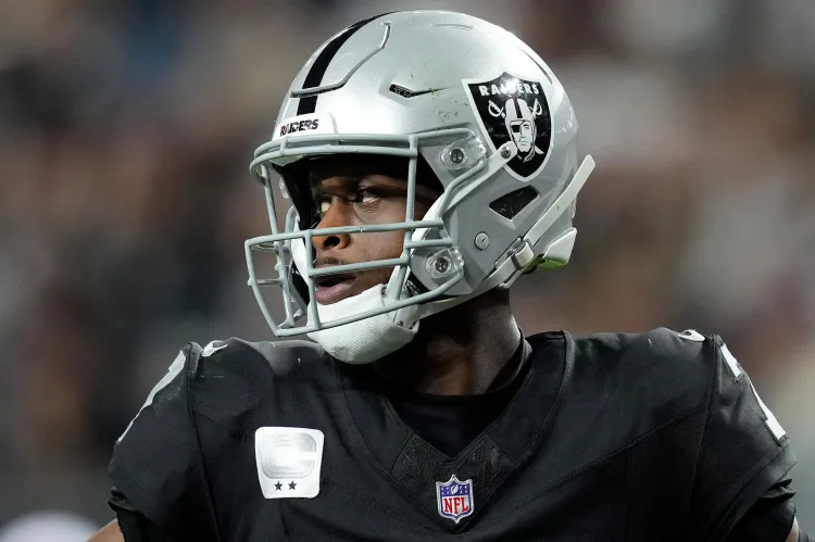 Raiders’ Geno Smith Bracing for NFL Punishment After Explicit Gesture ...