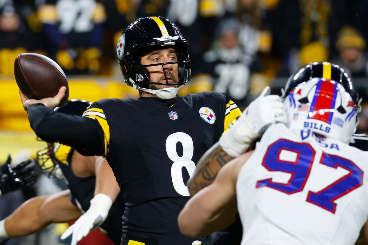 Steelers' Aaron Rodgers Exits Game After Huge Hit Leaves Him Bloody ...