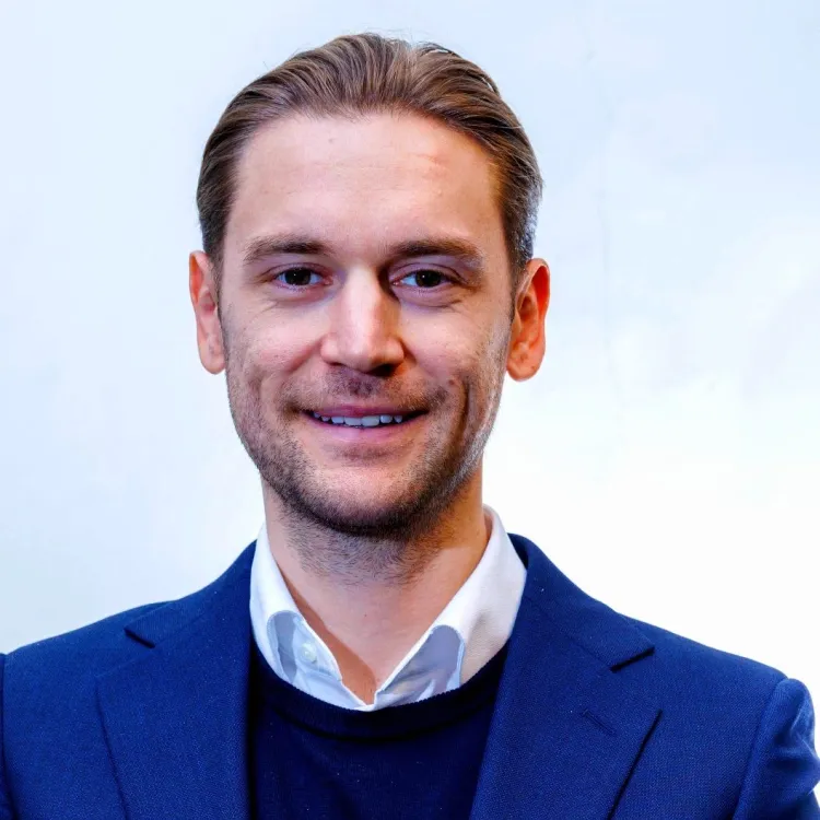 US halts all asylum claims after National Guard shootings - Newsweek