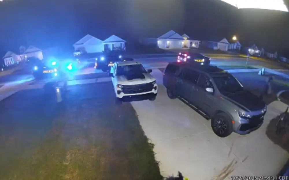 Mom Calls 911 After Baby Starts Convulsing, CCTV Captures What Happens ...