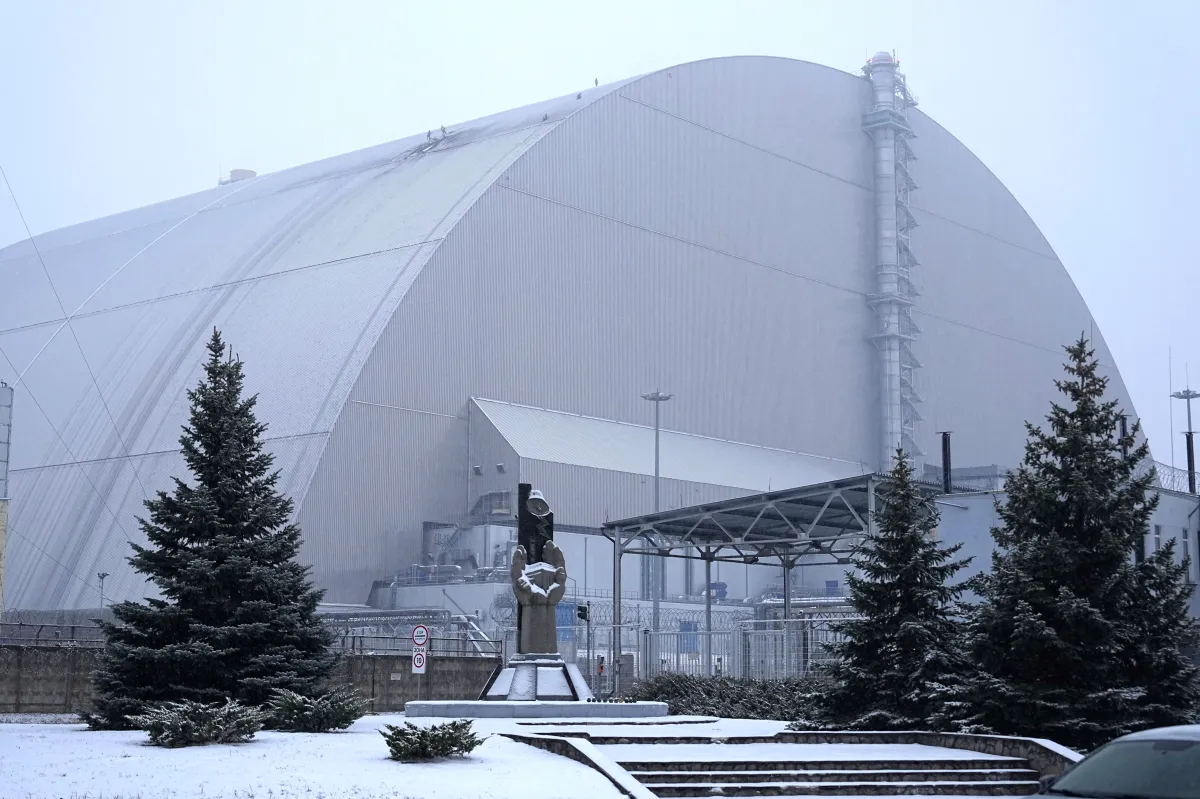 Strange Chernobyl black fungus may eat radiation - Newsweek
