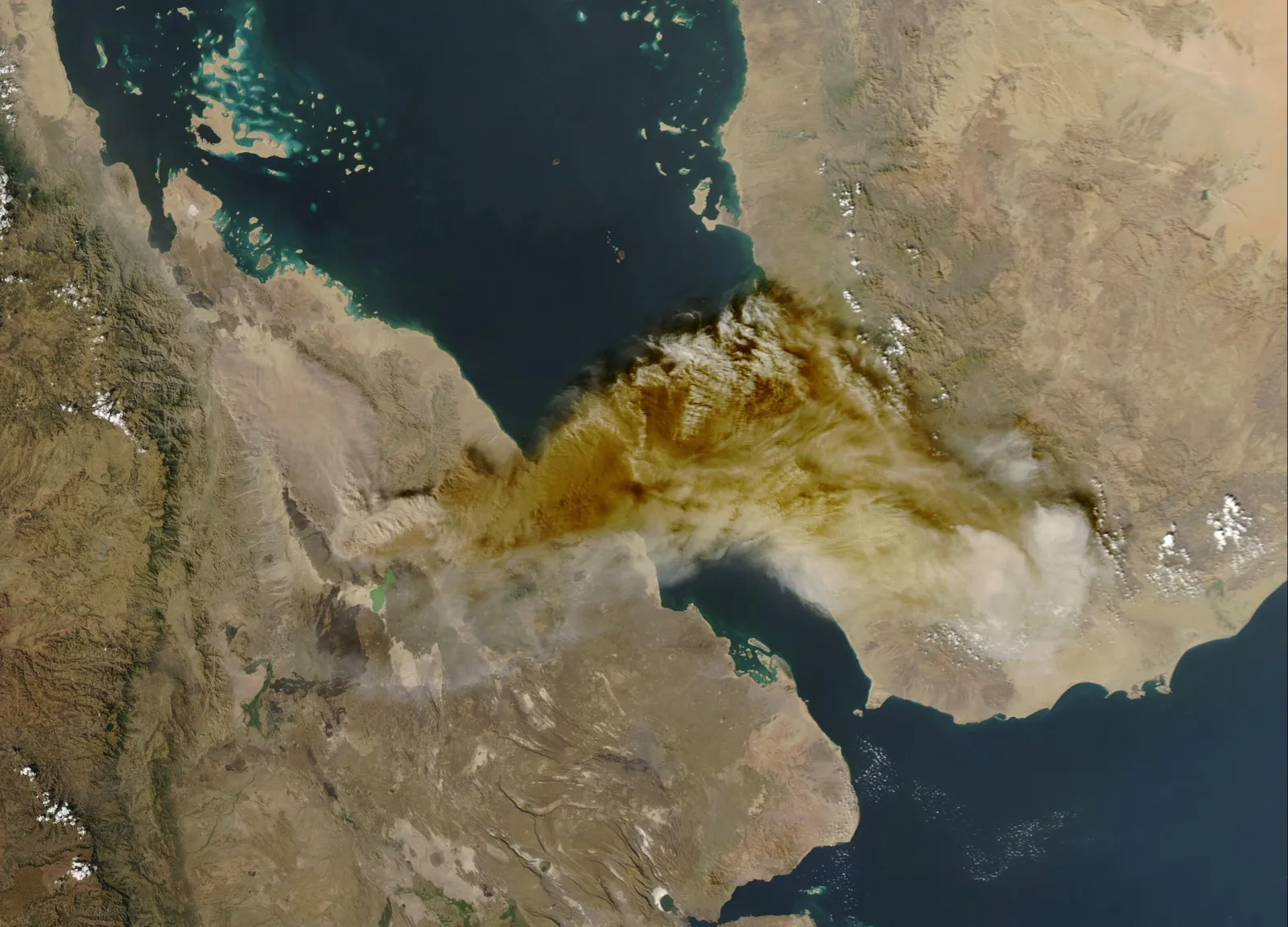 Stunning NASA Photos Capture Historic Volcanic Eruption - Newsweek