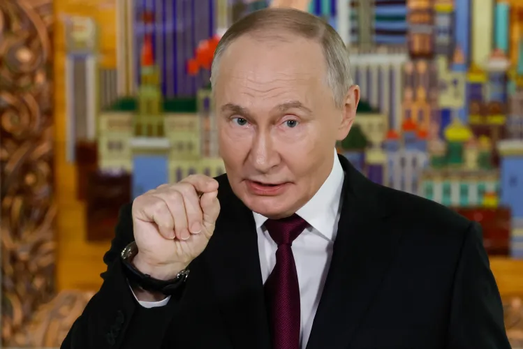 NATO Warns Putin: 'We're Not Going Anywhere'—Ukraine War Live Updates ...