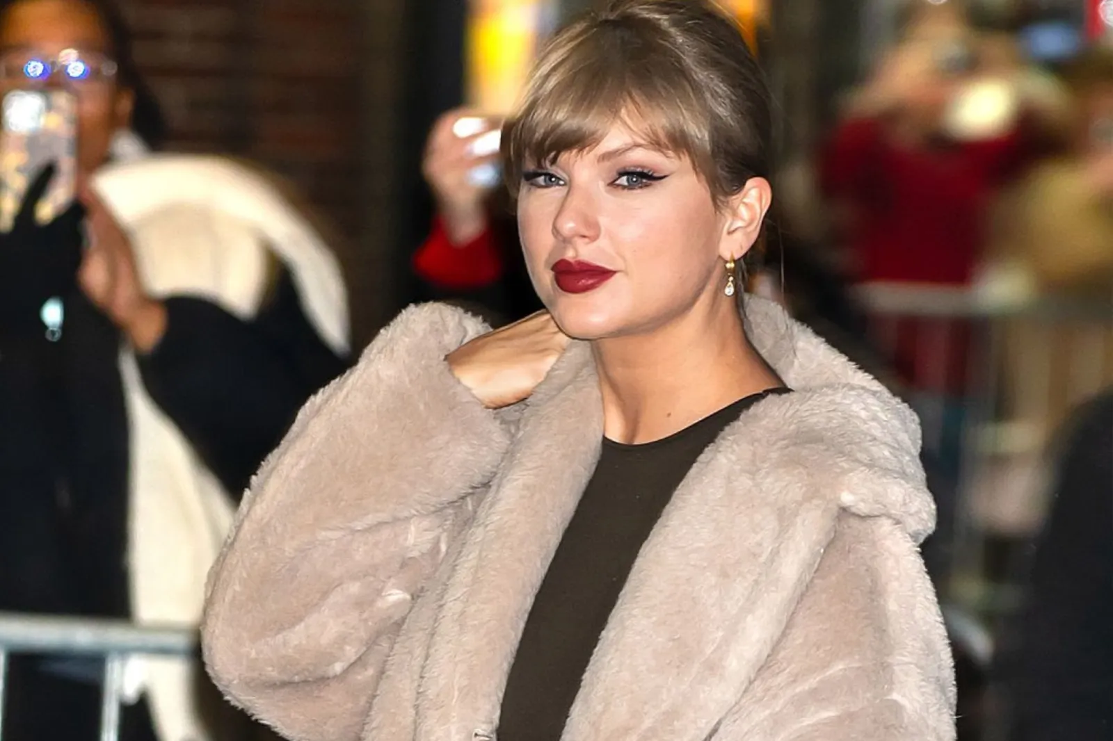 Mom Pleads for Help After Teen ‘Lost Respect’ for Her Over Taylor Swift ...