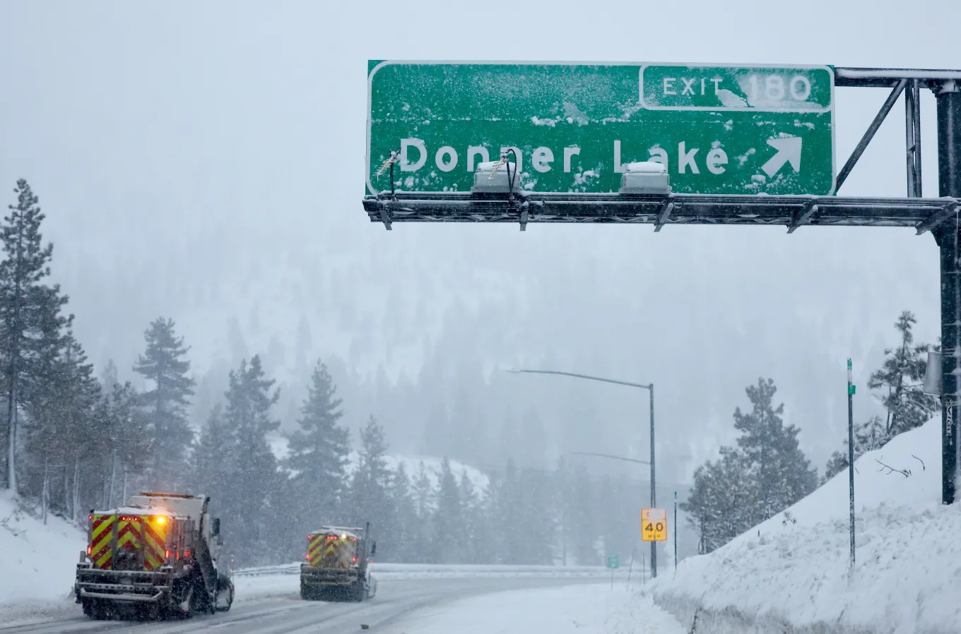 Holiday Travel Warning for Thousands as 6 Feet of Snow To Hit - Newsweek