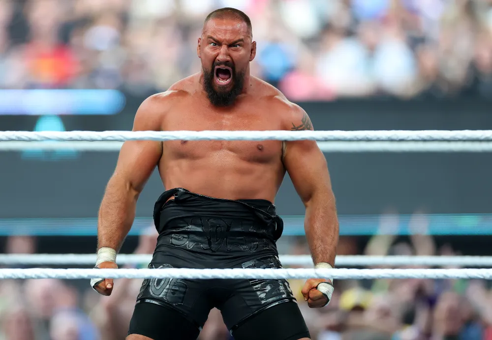 WWE Hall of Famer sends strong message about Bron Breakker on Raw ...