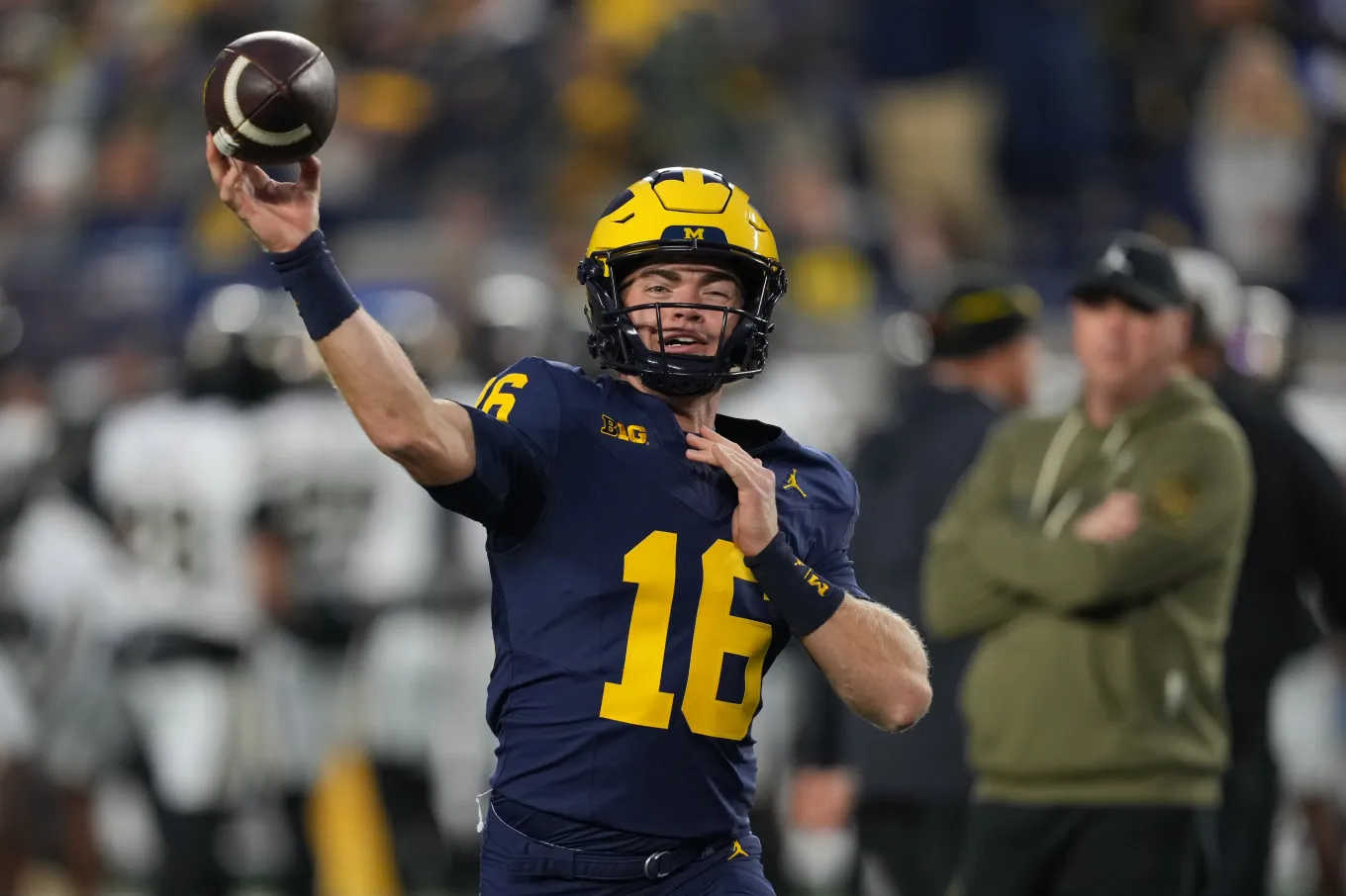 Michigan QB Davis Warren Makes Big Decision on Football Future - Newsweek