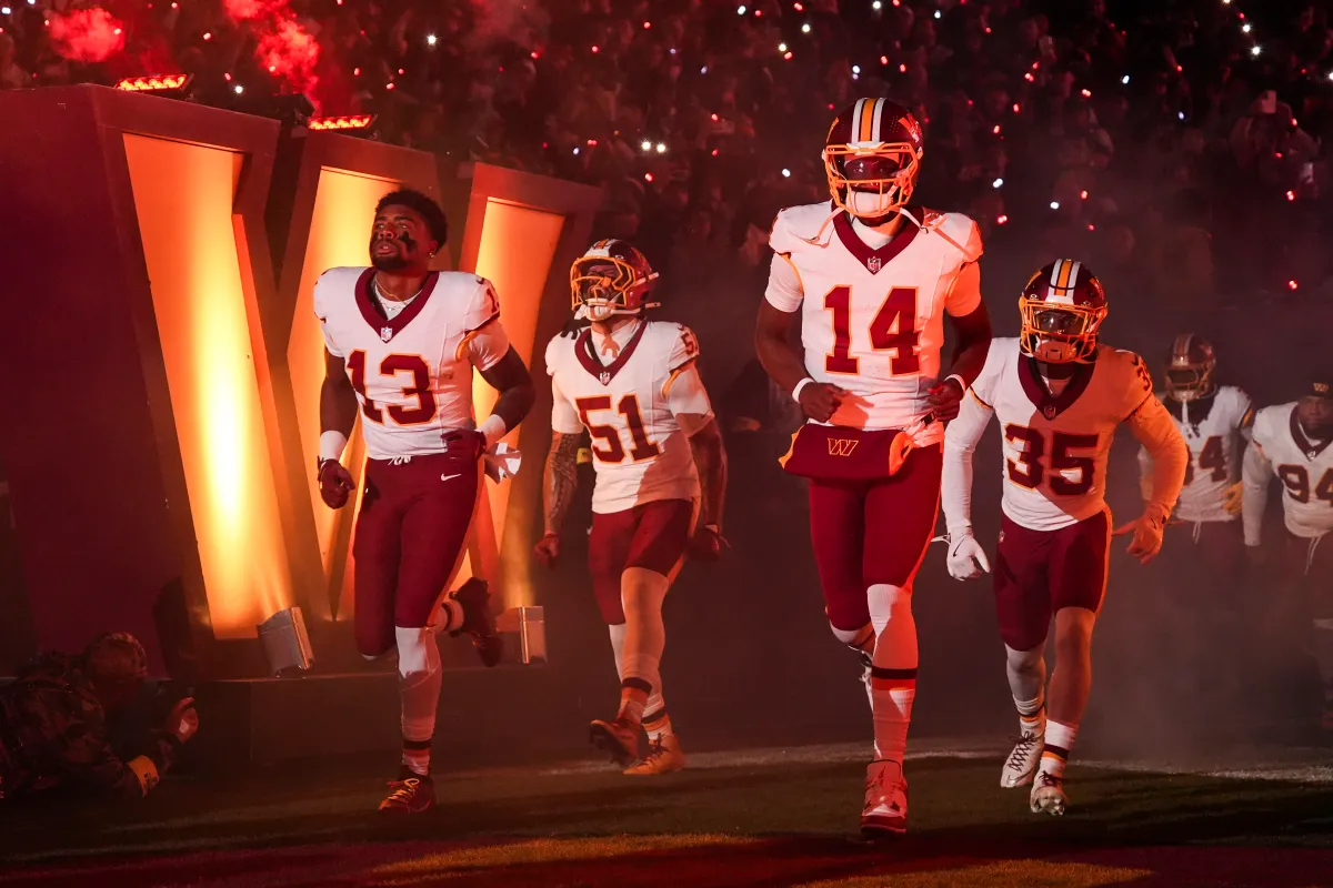 Commanders Reveal Starting Quarterback vs Cowboys on Christmas - Newsweek