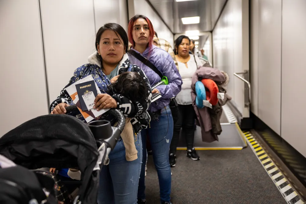 Migrants Offered $3,000 To Self-Deport Over Christmas - Newsweek