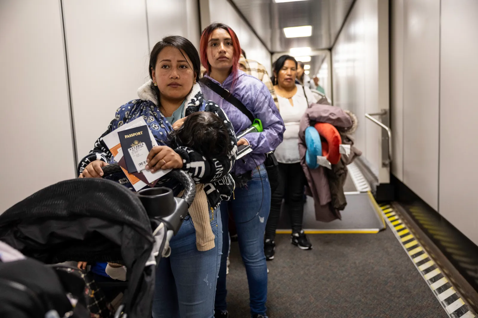 Migrants Offered $3,000 To Self-Deport Over Christmas - Newsweek