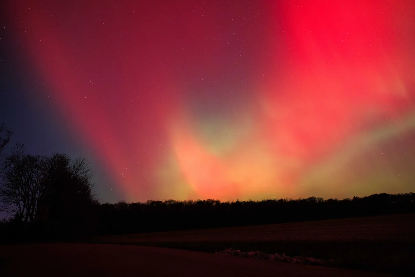 Biggest Sunspot in Decade Could Bring Giant Solar Flare, Bright Auroras ...