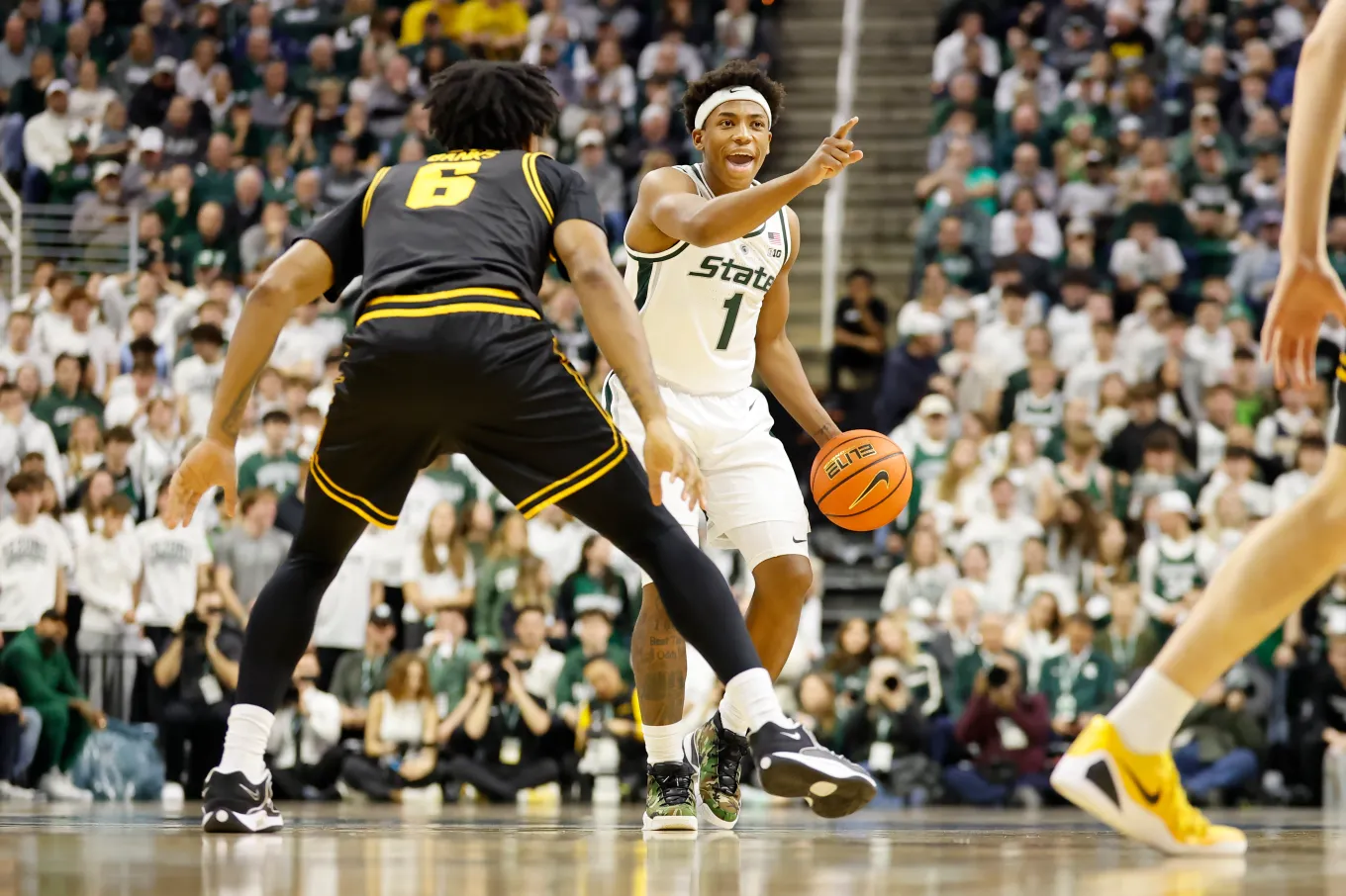 Lakers Icon Magic Johnson Shows Love to MSU Basketball - Newsweek