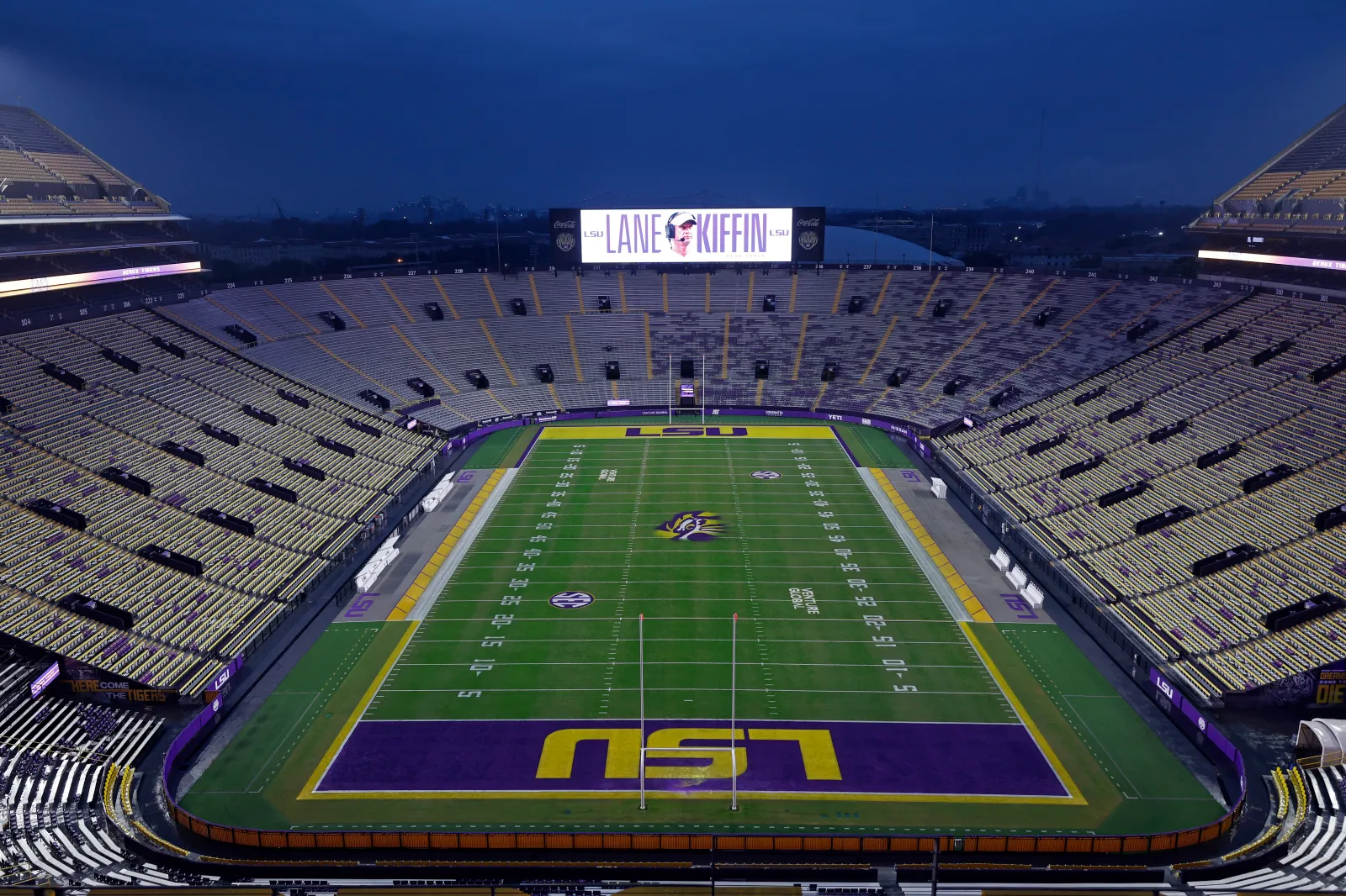 Lane Kiffin, LSU Predicted to Land Surprise QB in Transfer Portal ...