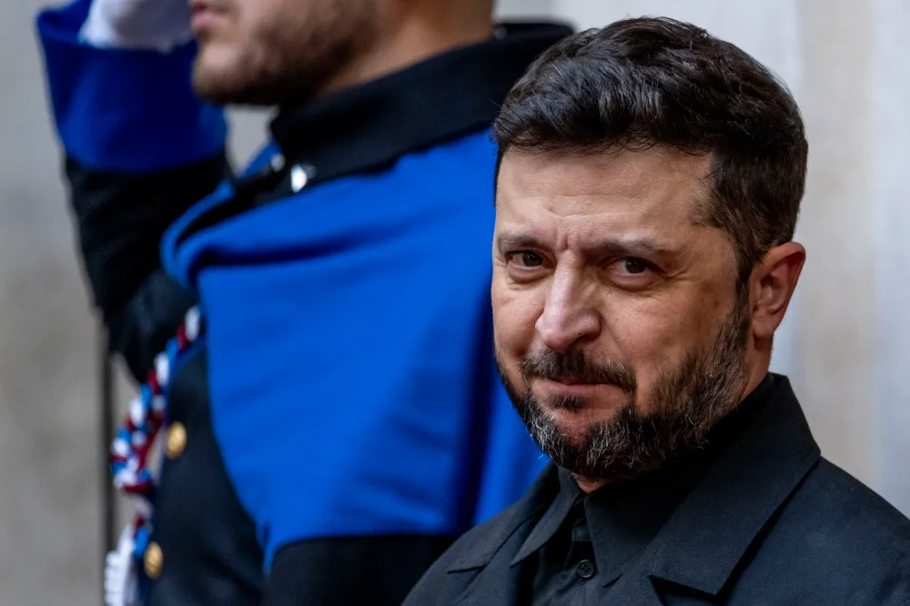 Trump Gold Card Sparks Warning That Wealthy ‘Cartel Bosses’ Could Abuse ...