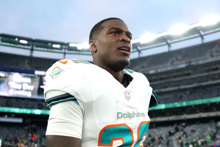 De'Von Achane Update Emerges Before Dolphins-Steelers Clash - Newsweek