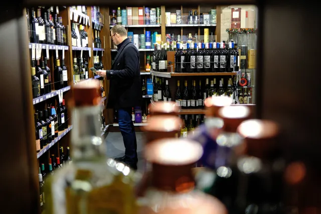 List of Liquor Stores Open on Christmas Eve and Christmas Day 2025 ...