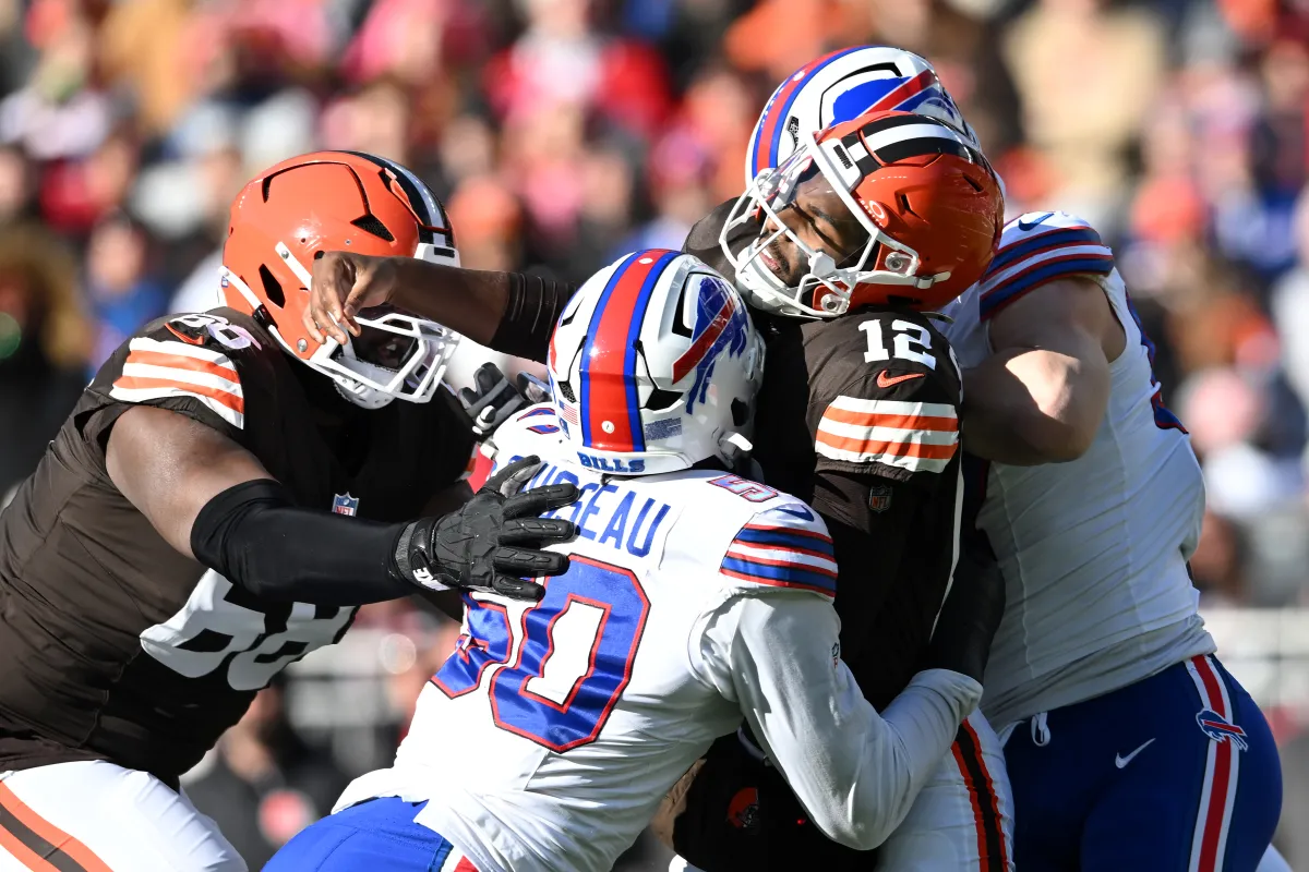 Browns' Shedeur Sanders Heads to Locker Room With Bloody Injury - Newsweek
