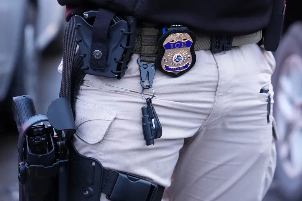 ICE agent's comment to man sparks backlash: 'Should scare every ...