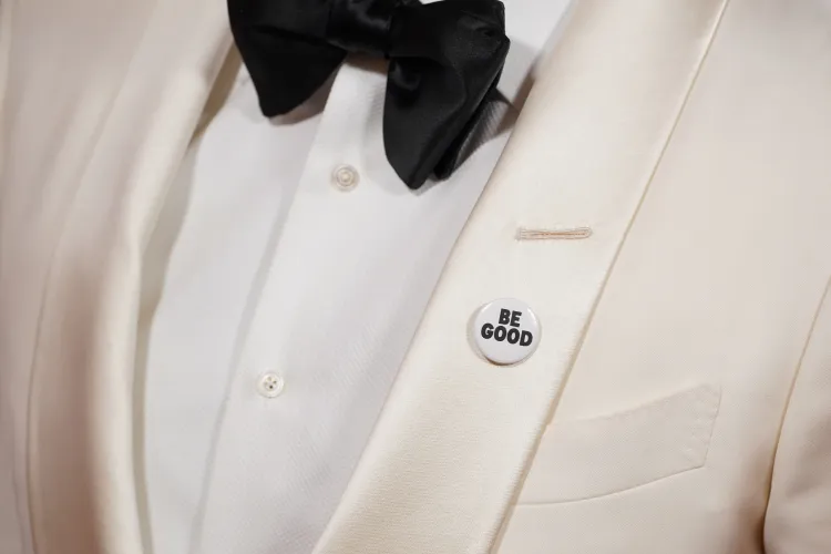 Celebrities Wear Anti-ICE Pins at Golden Globes - Newsweek