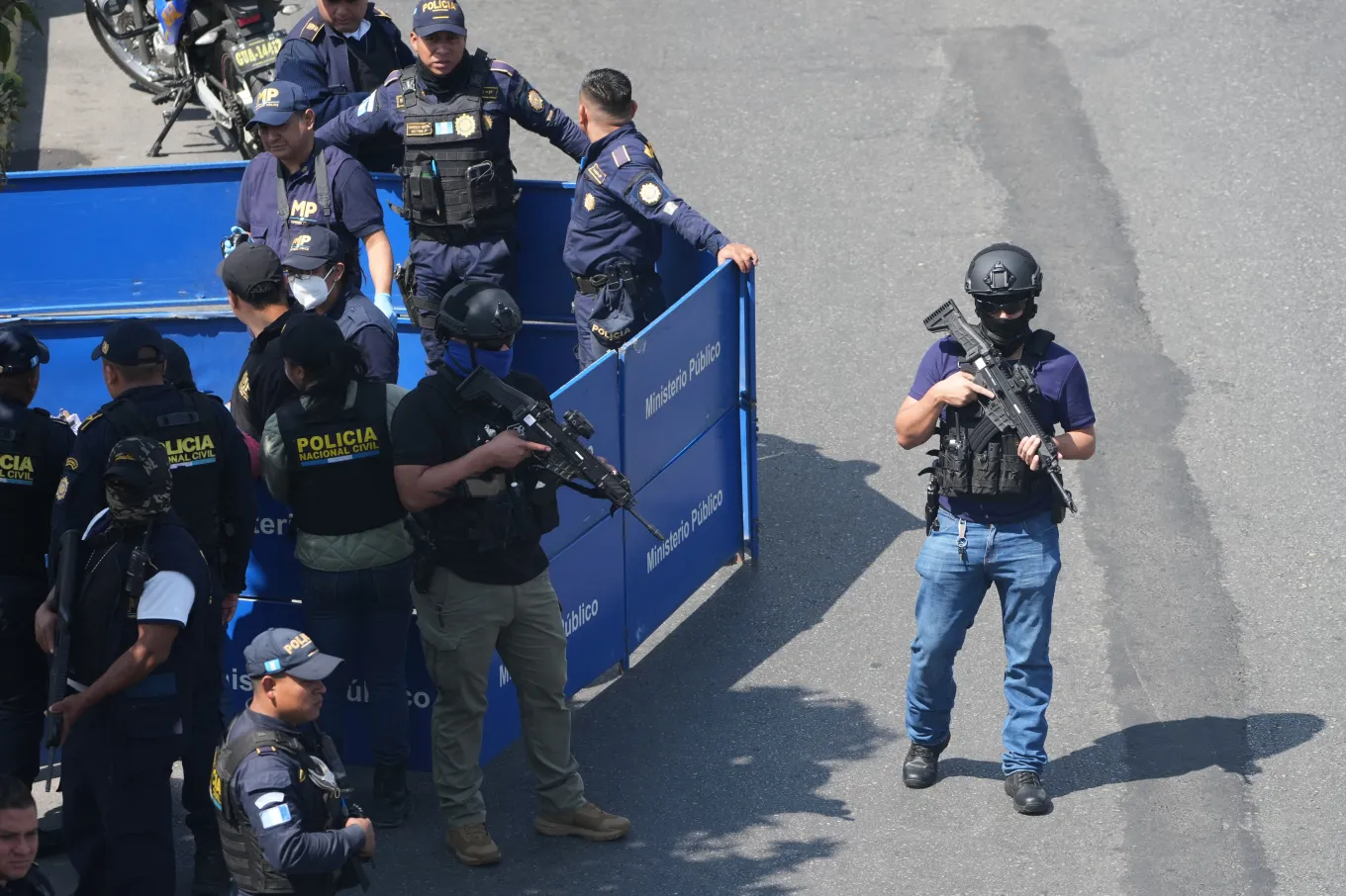 Guatemala Declares State of Siege After Gang Attacks Kill 7 Police ...