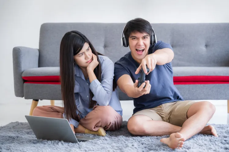 Woman Excited To See BF—Until She Gets “Rude” Message: ‘Wanted To Cry ...