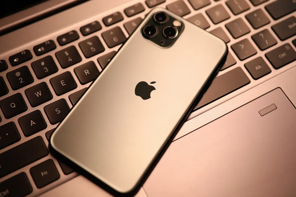 Apple Abruptly Halts Latest iOS Rollout—What Might Be Behind It - Newsweek