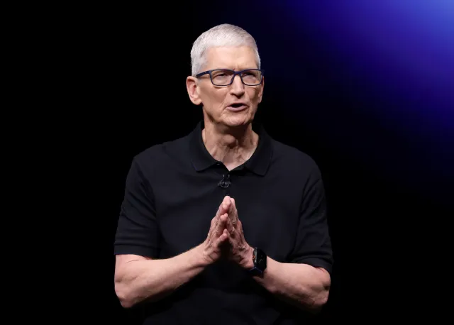 Tim Cook’s Full Memo to Apple Staff on ICE Shooting After White House ...