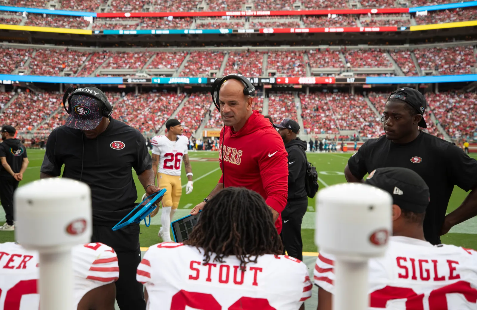 49ers DC Robert Saleh to Interview With Rival NFC West Team Amid ...