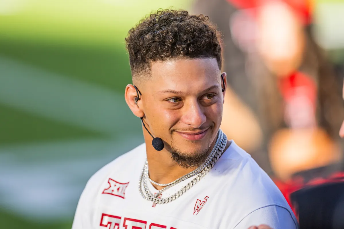 Patrick Mahomes Has One-Word Response to Caleb Williams’ Unbelievable ...