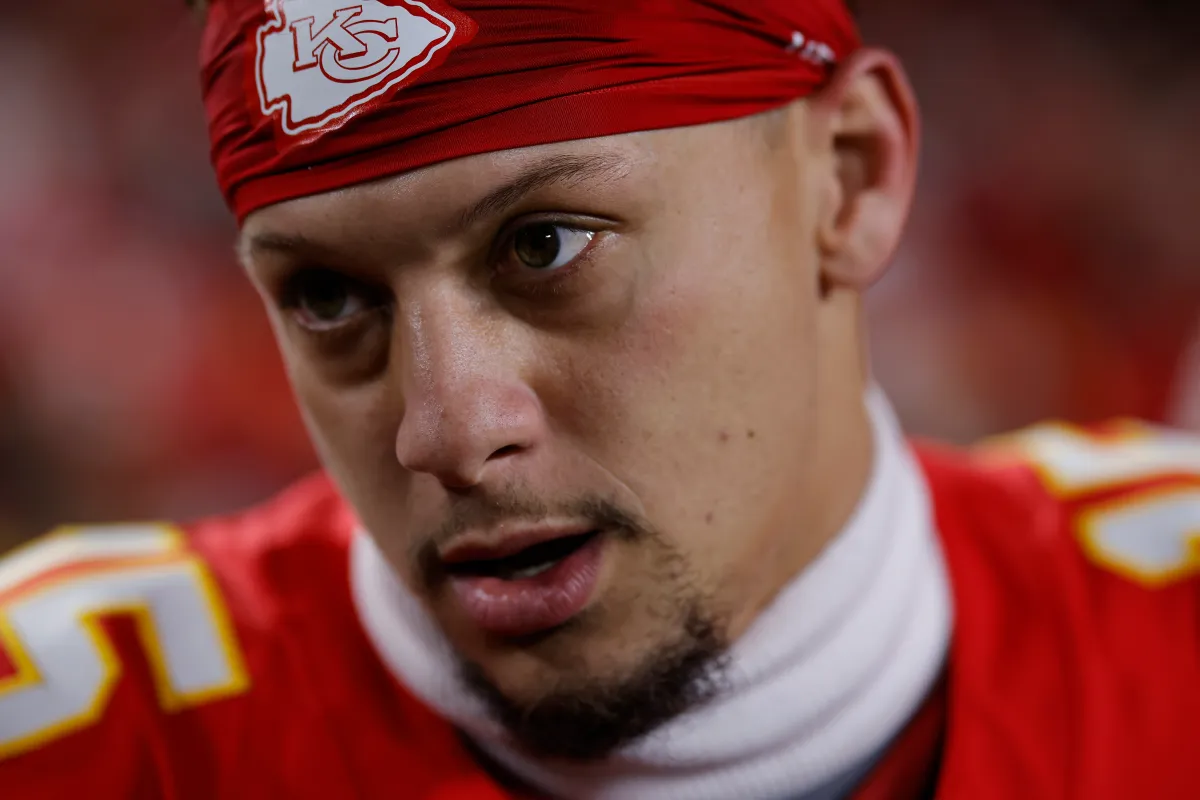 Chiefs' Patrick Mahomes Reacts to Myles Garrett Setting NFL Sack Record ...