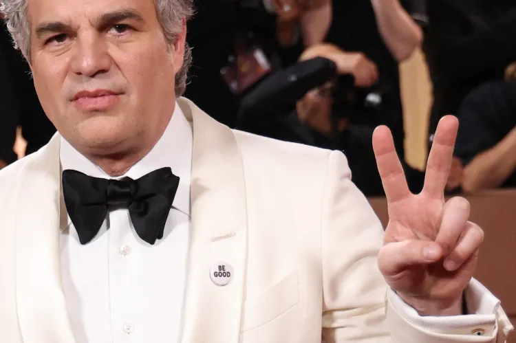 Celebrities Wear Anti-ICE Pins at Golden Globes - Newsweek