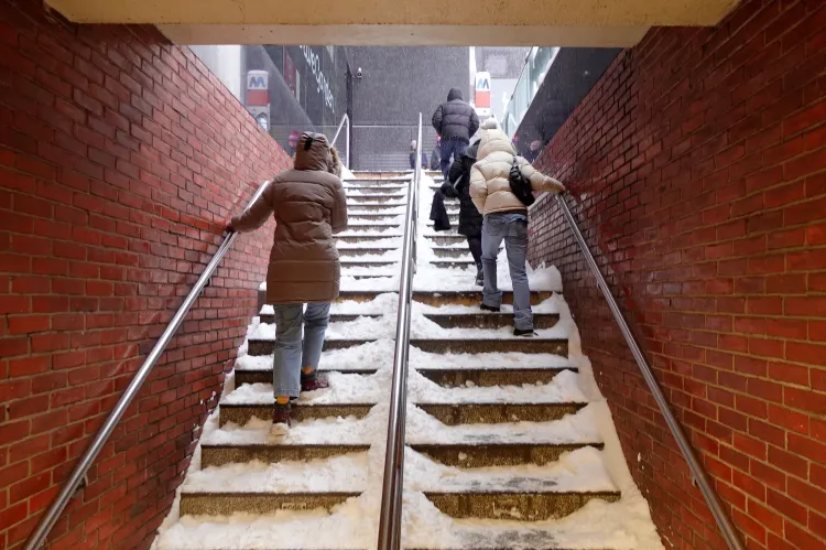 Winter Storm Warning As 12 Inches of Snow To Hit: ‘Blizzard Conditions ...