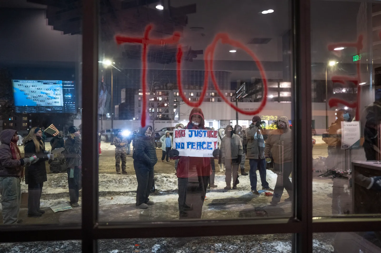 Anti-ICE Protesters Target Minneapolis Hotel - Newsweek