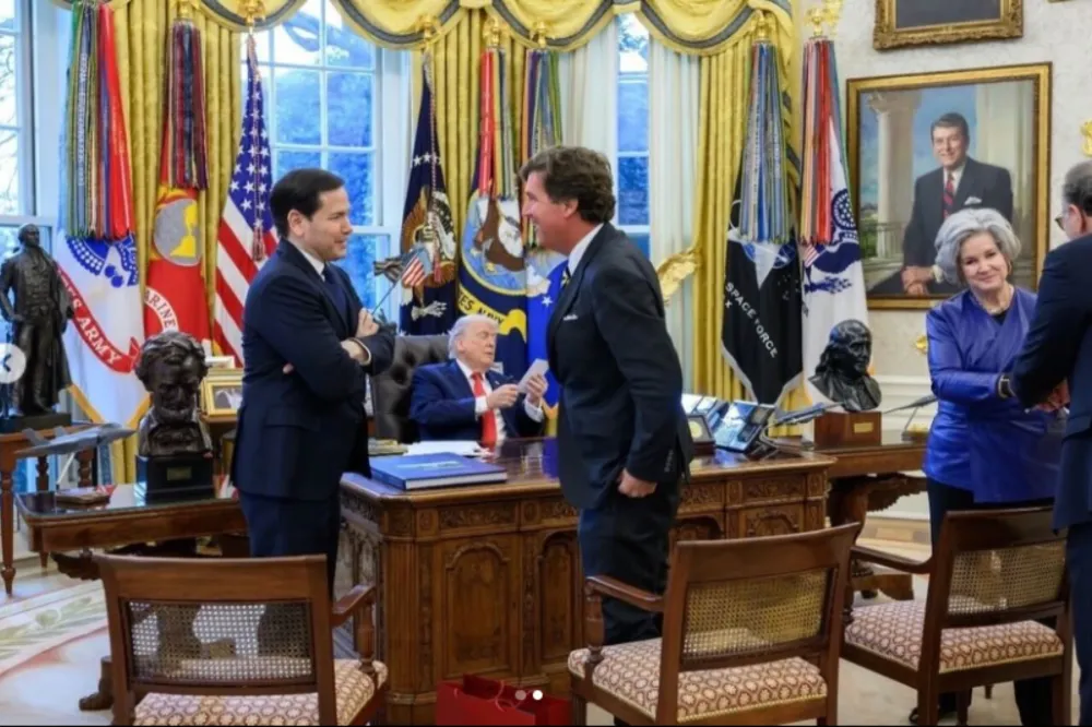 Tucker Carlson’s White House Visit Sparks MAGA Fury, JD Vance Warning ...