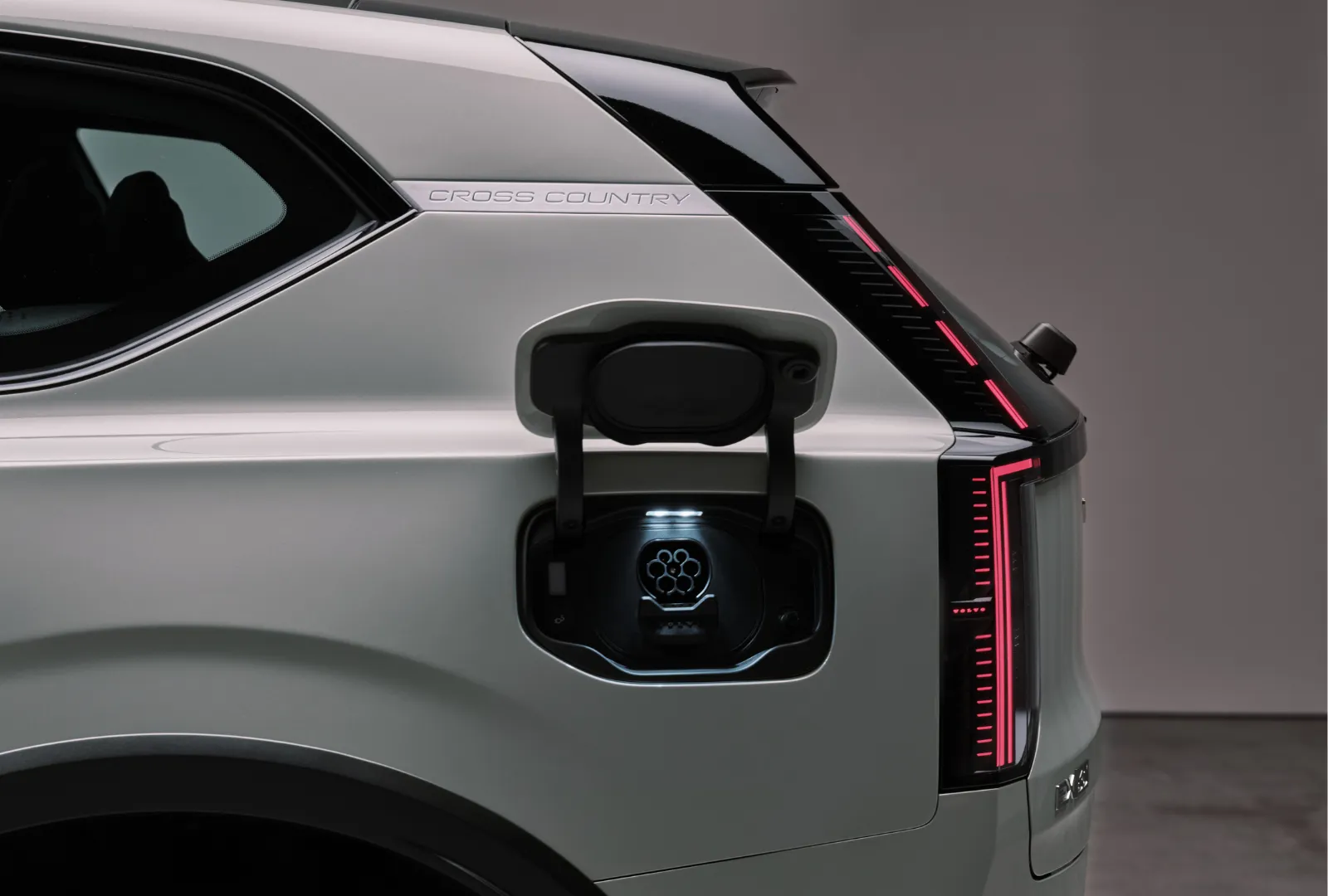 New Volvo SUV Gives US Buyers More of What They’re Asking For - Newsweek