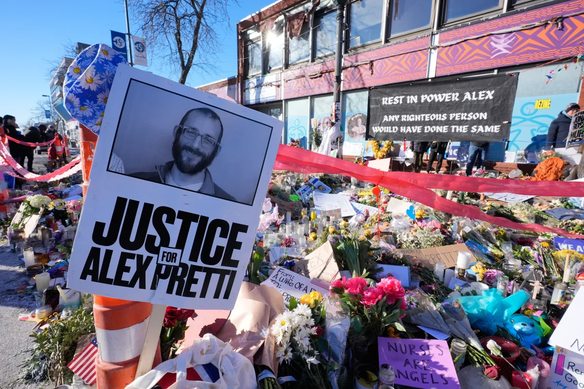 Minnesota says FBI refuses to share evidence in Alex Pretti case - Newsweek