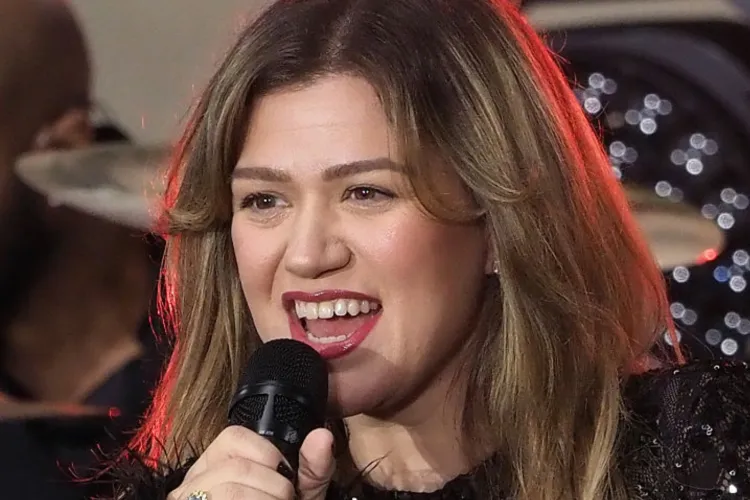 Kelly Clarkson’s Message to Fans About End of Talk Show—Read Full ...