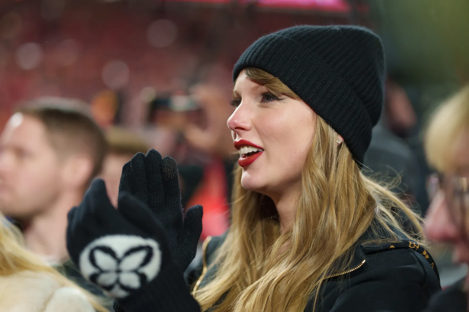 Taylor Swift Reacts to Breezy Johnson’s Surprise Engagement During ...