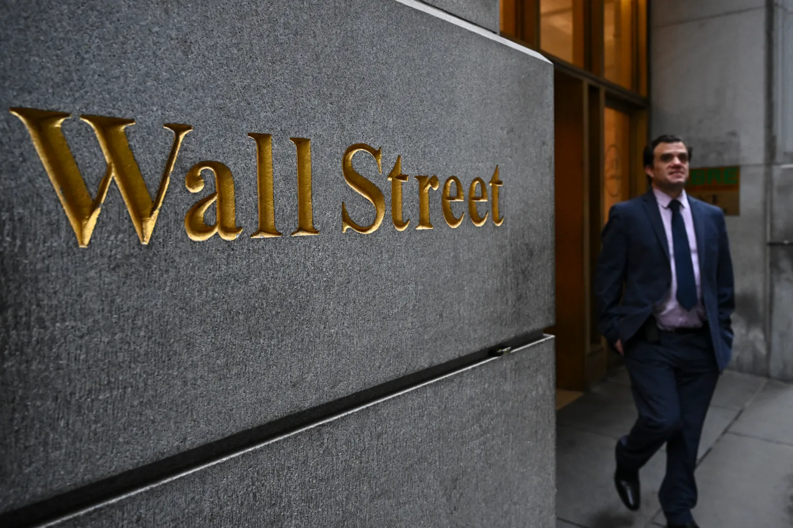 US sees new shape of economy emerging - Newsweek