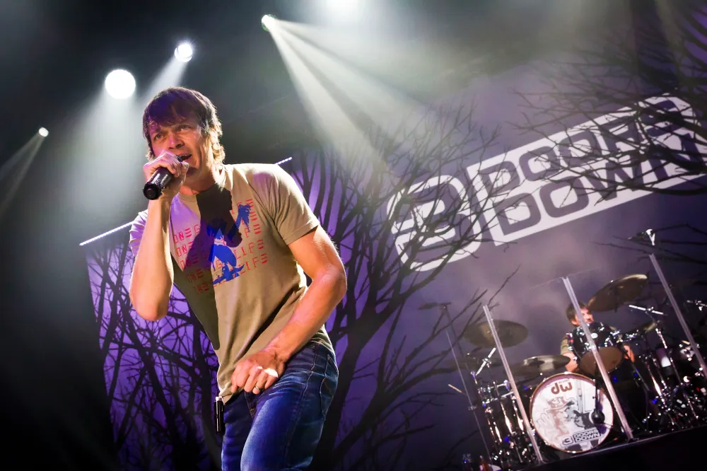 Brad Arnold, Lead Singer of 3 Doors Down, Dies at 47 - Newsweek