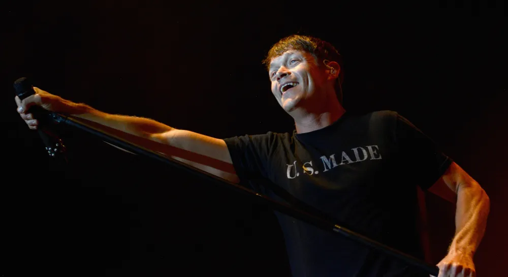 Brad Arnold, Lead Singer of 3 Doors Down, Dies at 47 - Newsweek