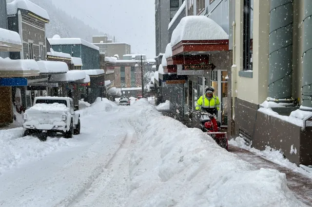 Winter Storm Warnings As 12 Inches of Snow To Strike—‘Travel Impossible ...