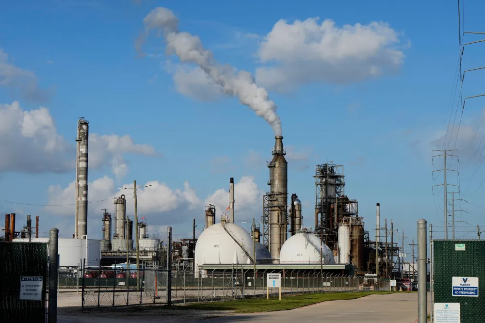 Donald Trump announces $300 billion "America First" oil refinery in ...