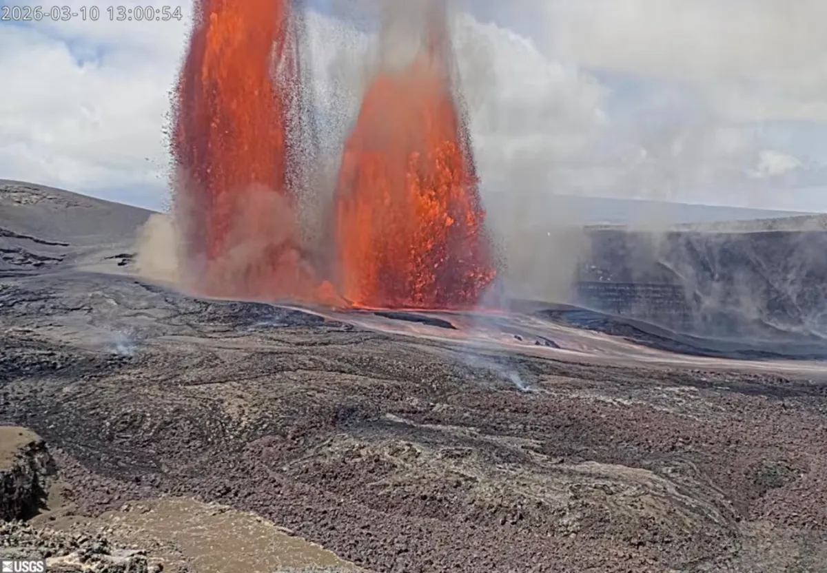 Hawaii's Kilauea Volcano Erupts: Ashfall Warning as Residents Told to ...