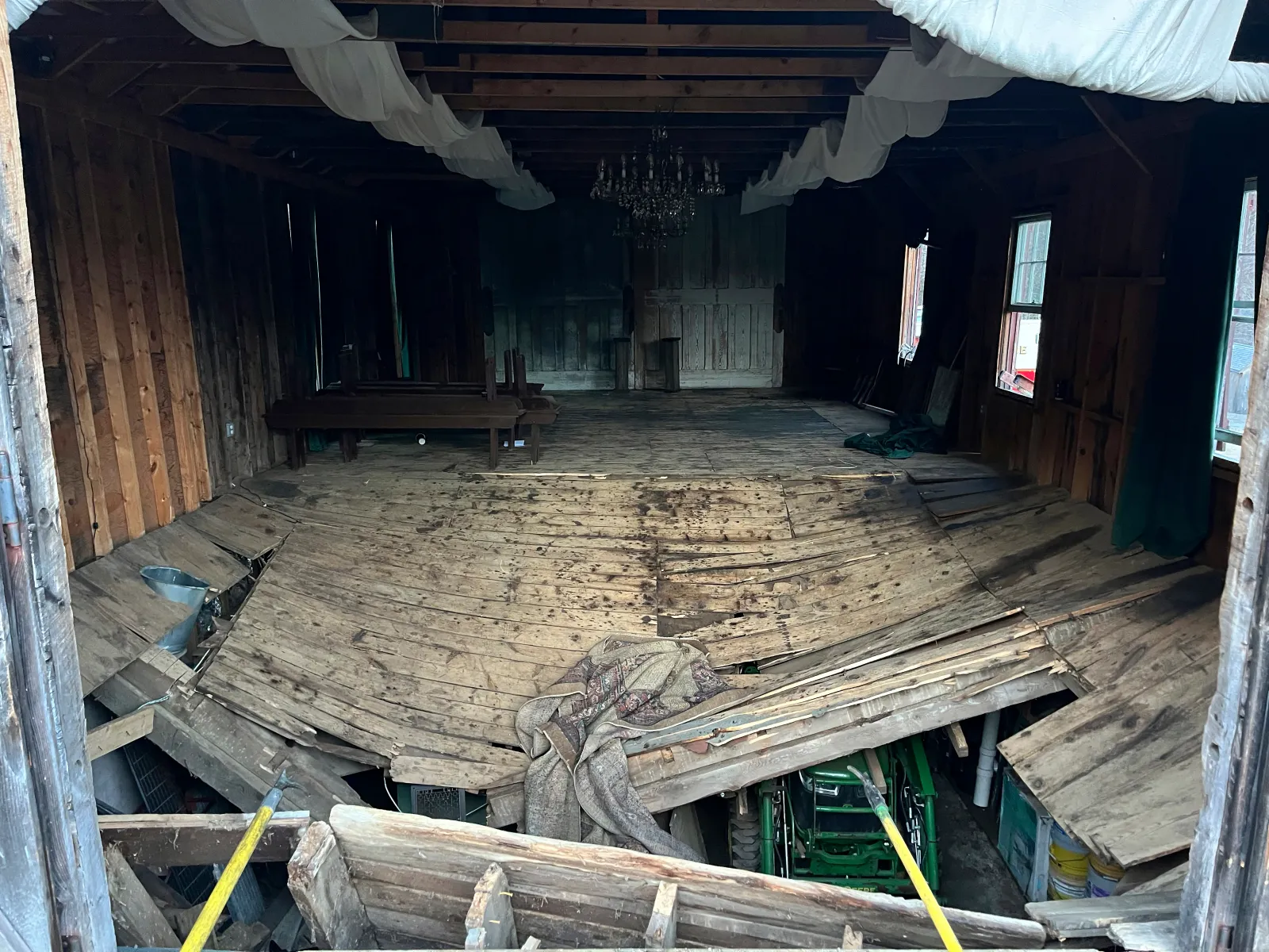 Dozens Fall After Floor Collapses at New Hampshire Wedding - Newsweek