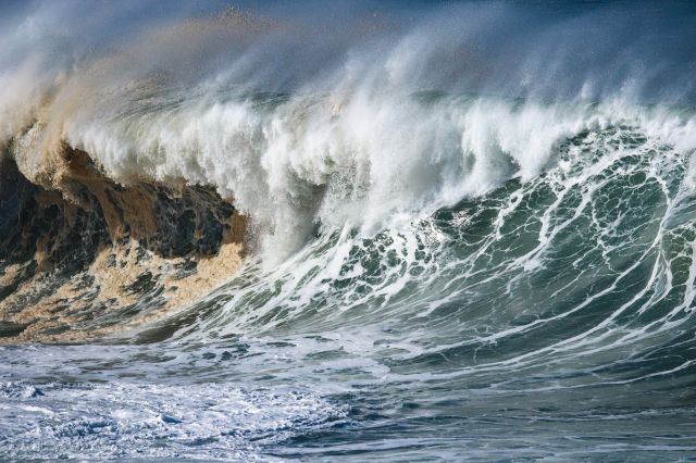 Hundreds of Thousands Warned of ‘Dangerous’ 15-Foot Waves - Newsweek