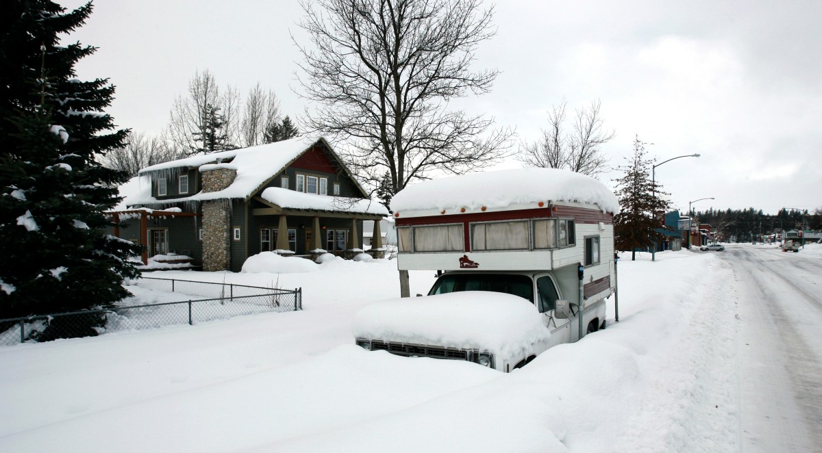 Heavy Snow Warning As 12 Inches To Hit: ‘Power Outages’ - Newsweek